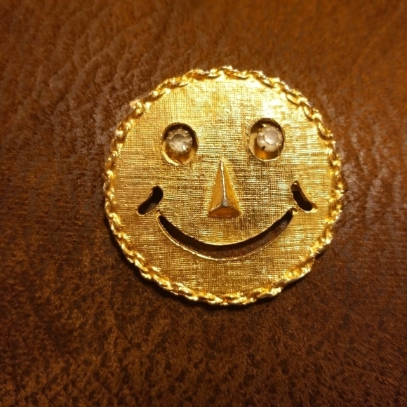 Vintage | Jewelry | 7s Smiley Face With Rhinestone Eyes Brooch Pendant ...